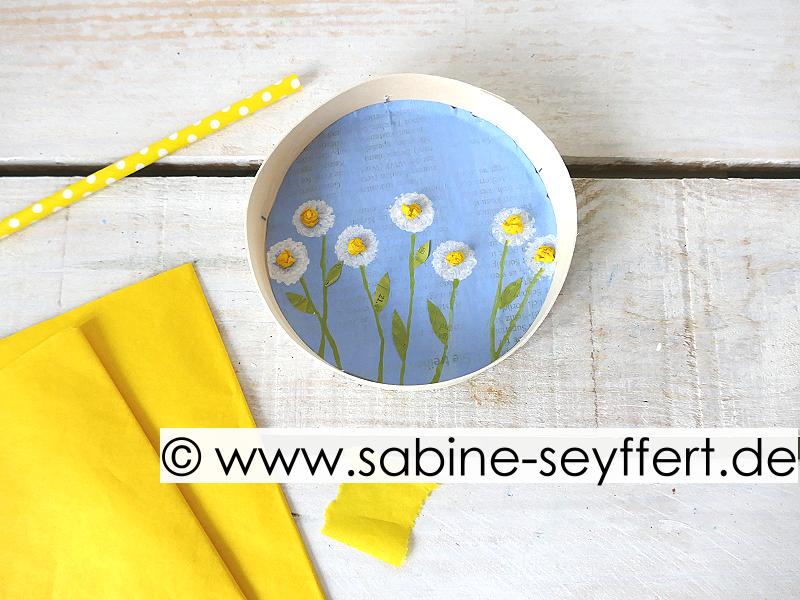 Basteln mit Kindern im Frühling: Gänseblümchen mit Strohhalm stempeln ...